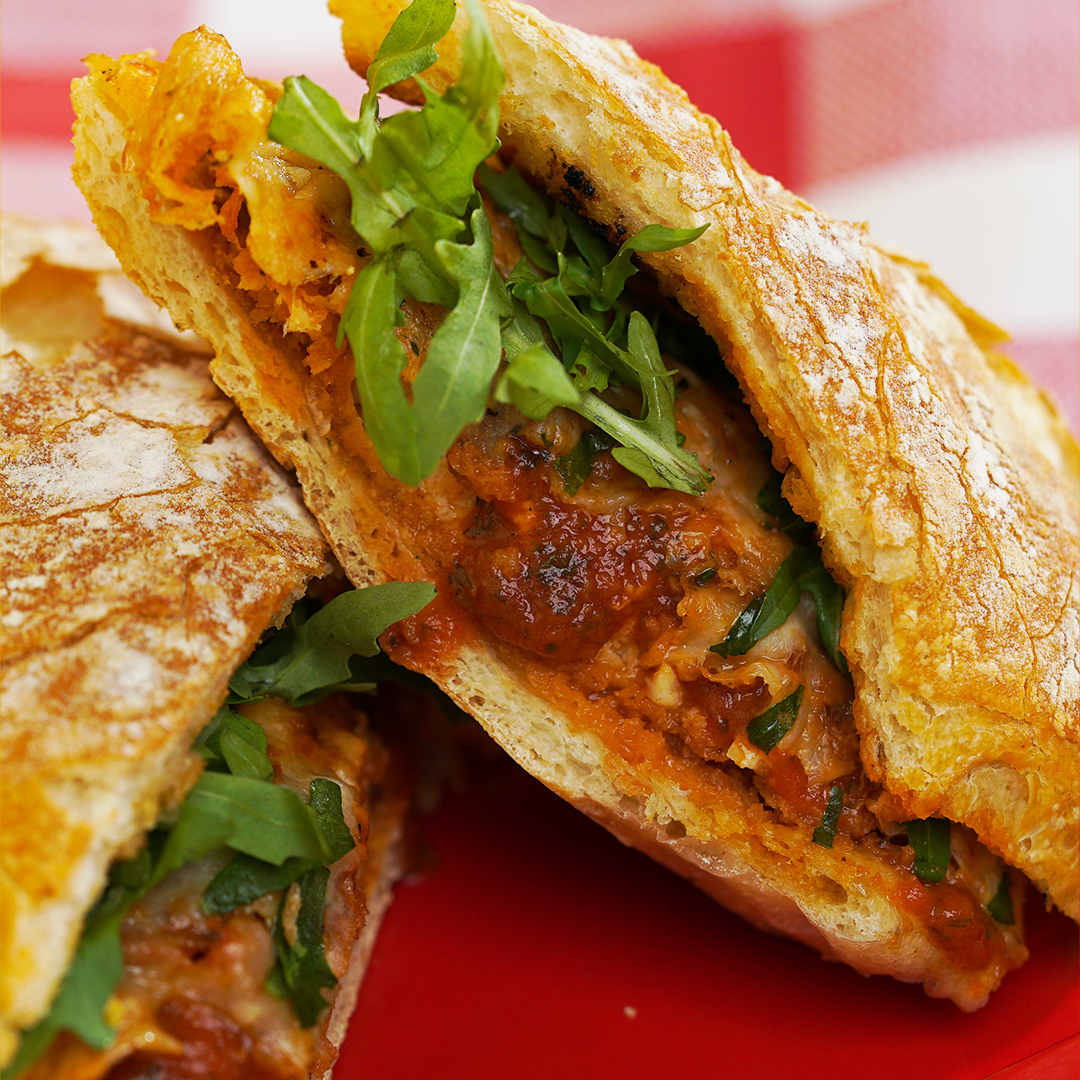 Sanduíche de Frango à Parmegiana | Tastemade