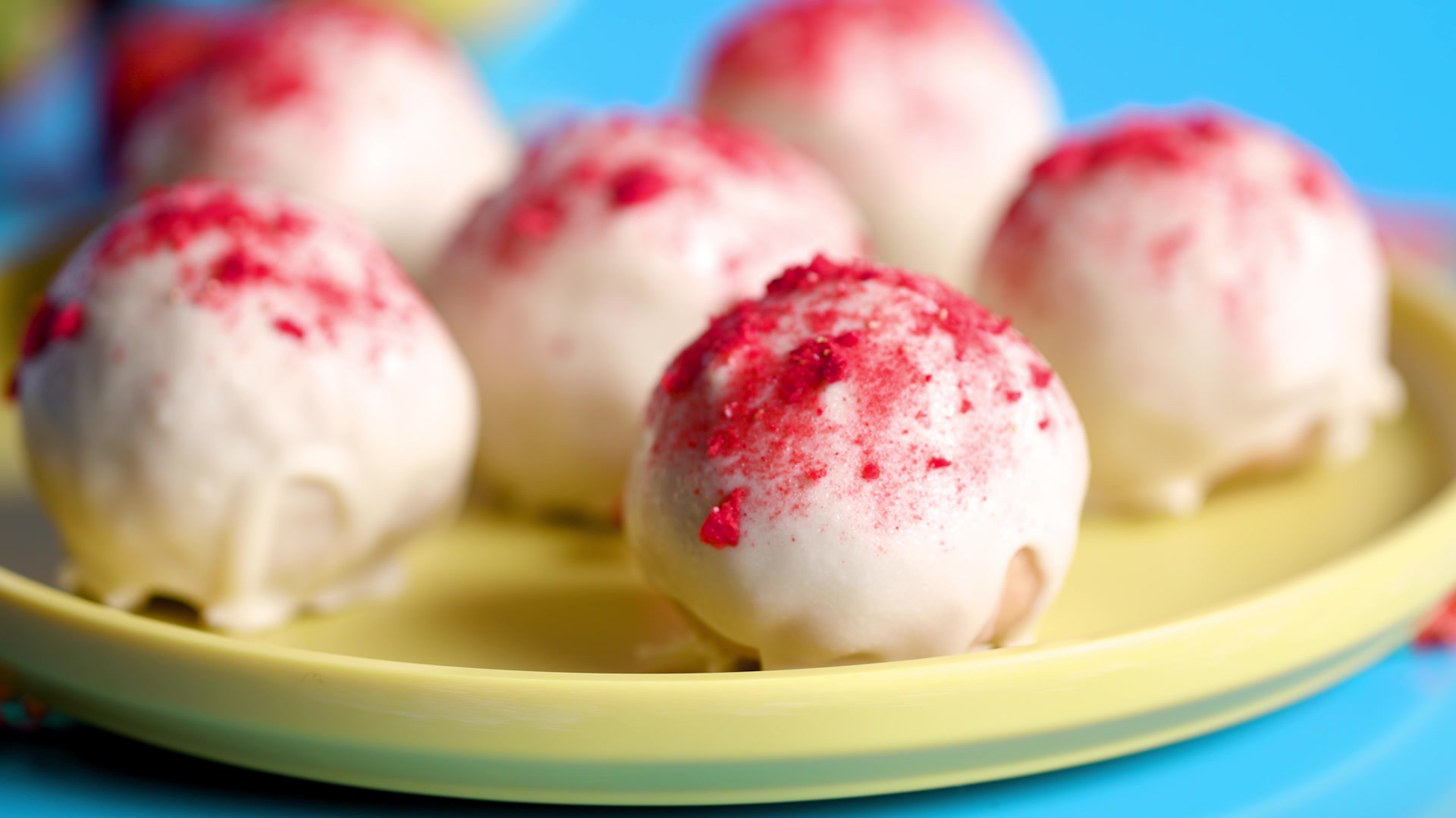 Lemon Oreo Strawberry Bombs | Tastemade