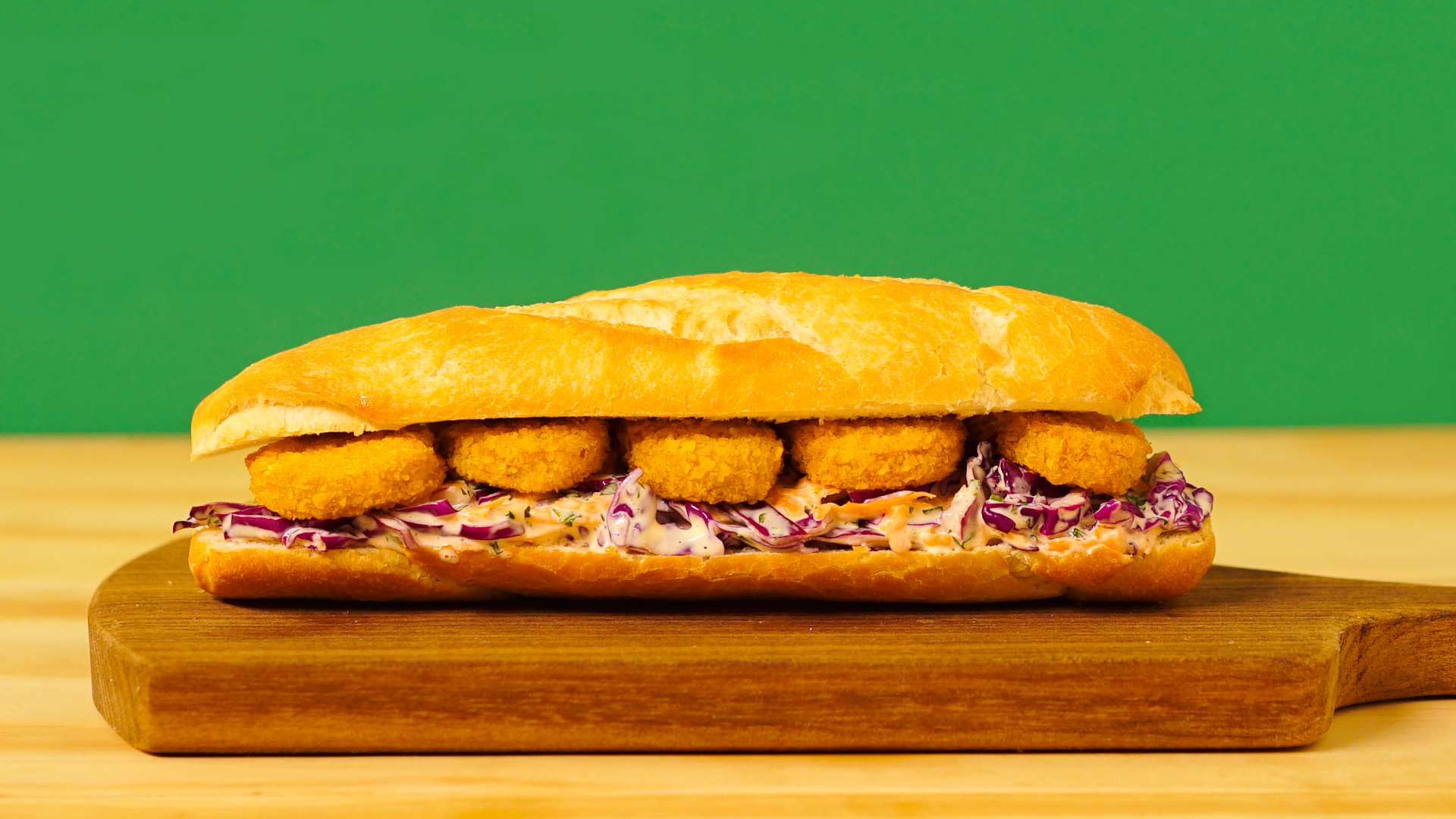 Sanduíche de Nuggets Veg&Tal com Coleslaw | Tastemade