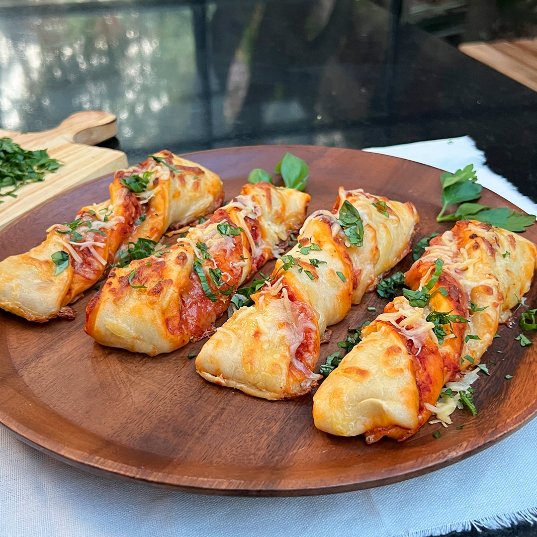 Pizza sticks | Tastemade