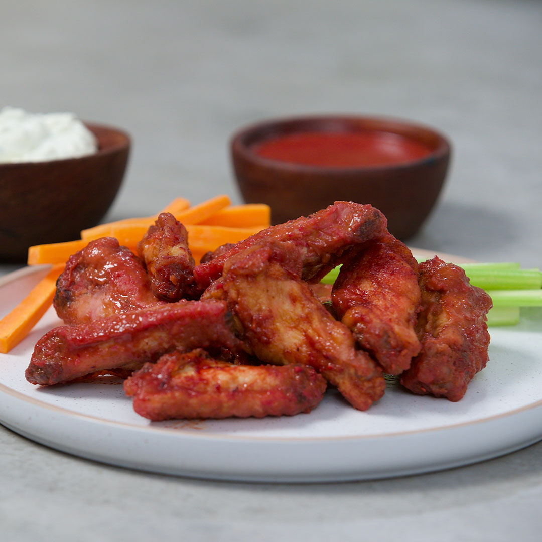 Alitas de pollo con salsa de cereza y chipotle | Tastemade
